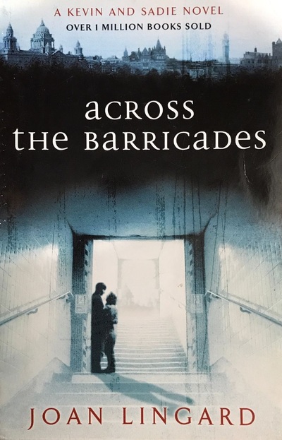 Ecolectura - Across the barricades